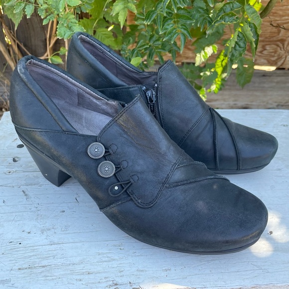 Abeo | Shoes | Abeo Bio Rikki Leather Ankle Booties Zip Detail Size 9 ...
